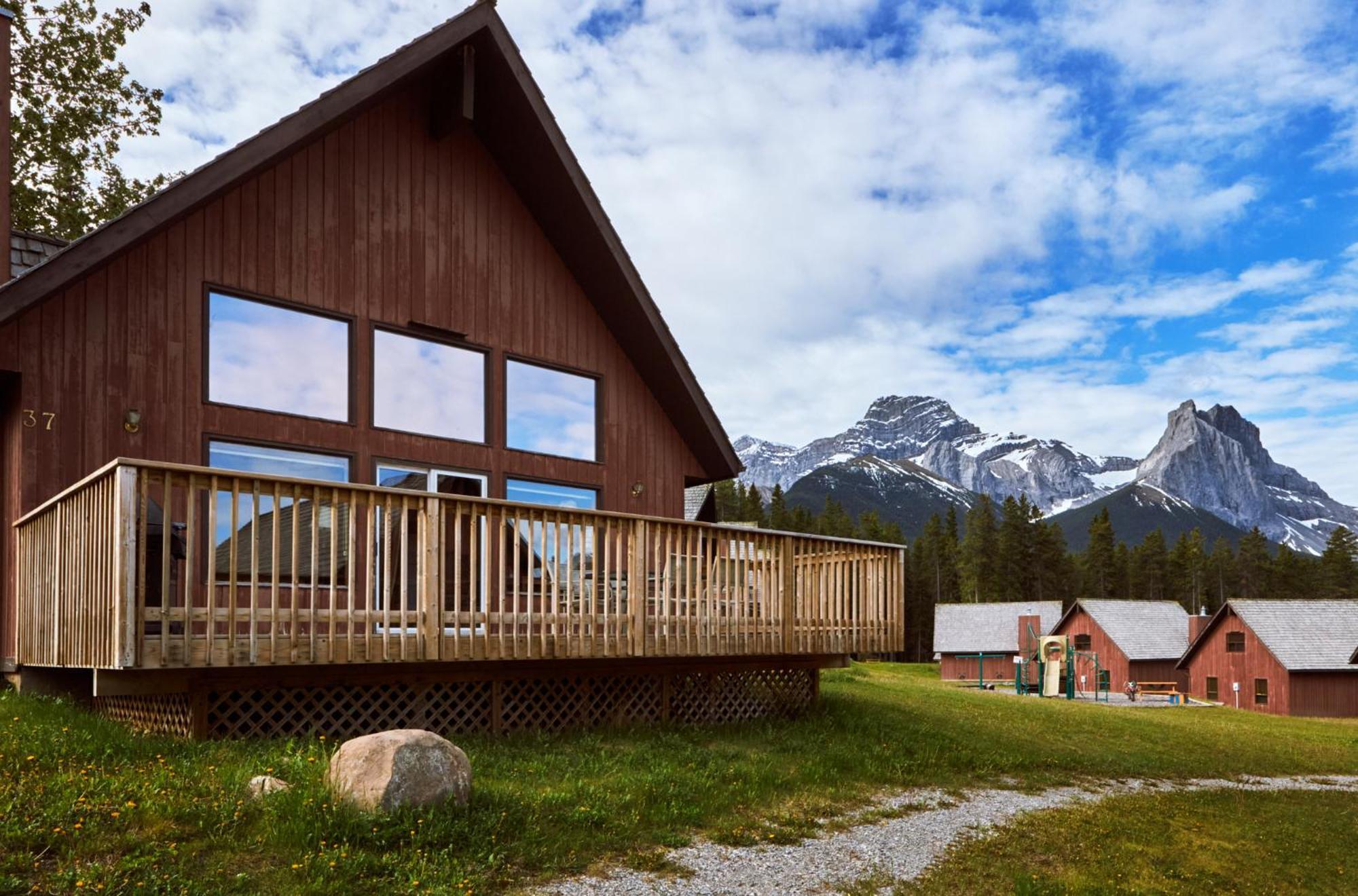 BANFF GATE MOUNTAIN RESORT | CANMORE, CANADA | SEASON DEALS FROM $135
